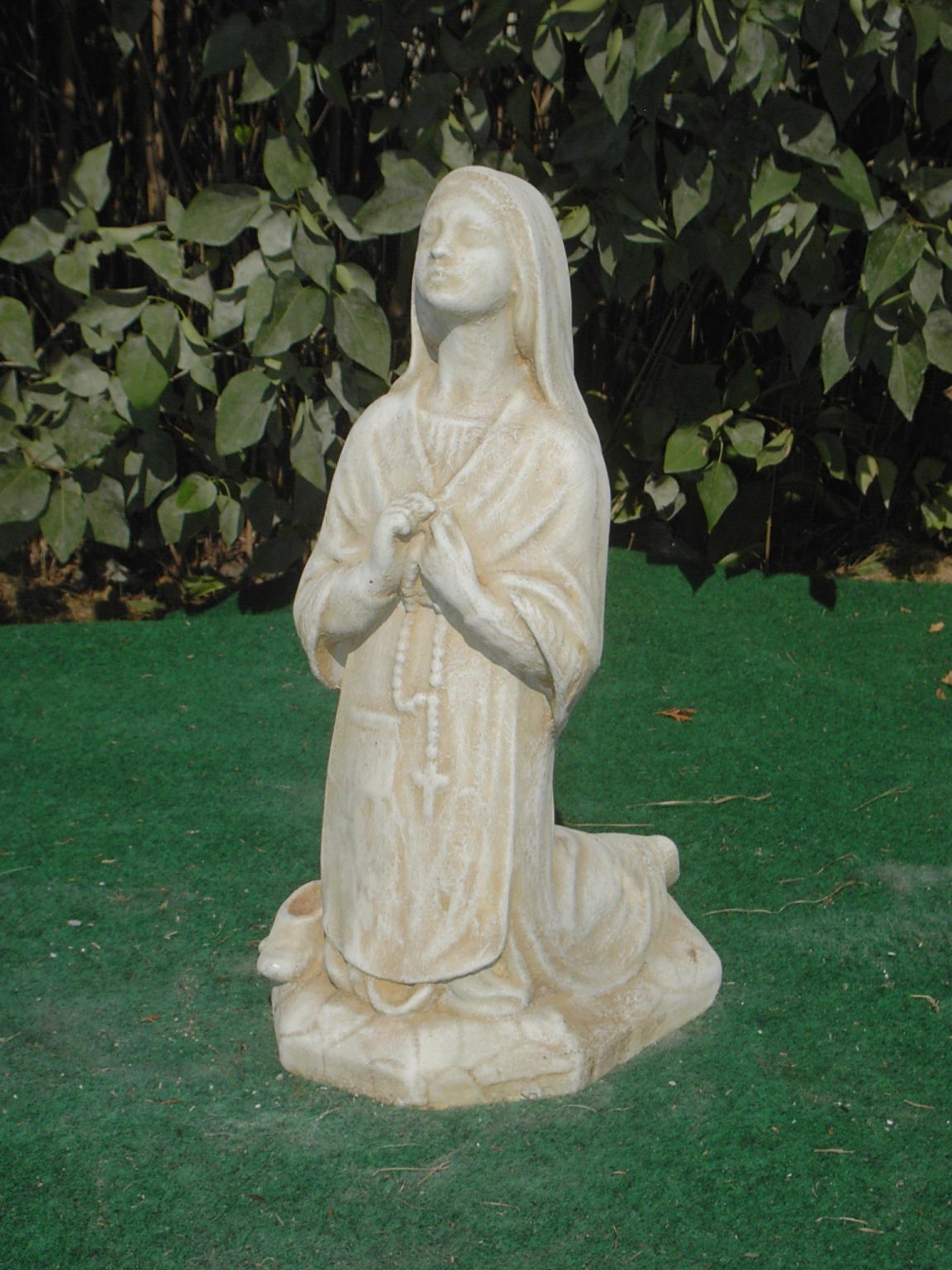 Devotional – Statue Canada