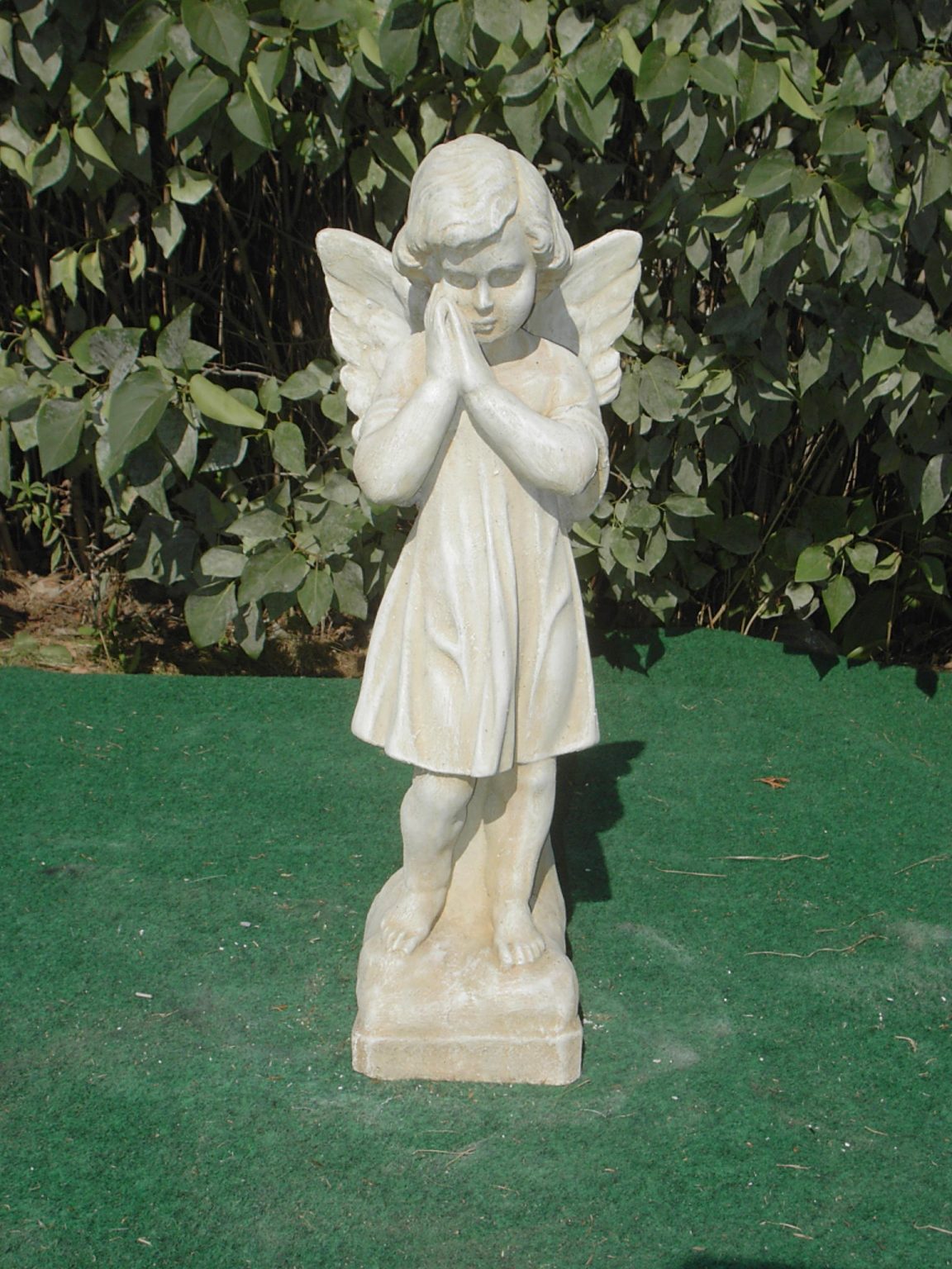 Devotional – Statue Canada